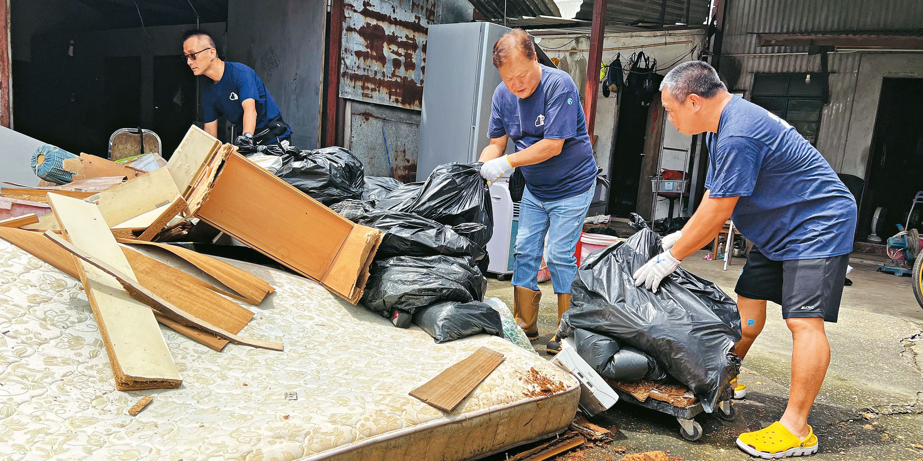 Customs News-Disaster Relief: Customs Volunteers Assist Flood Victims